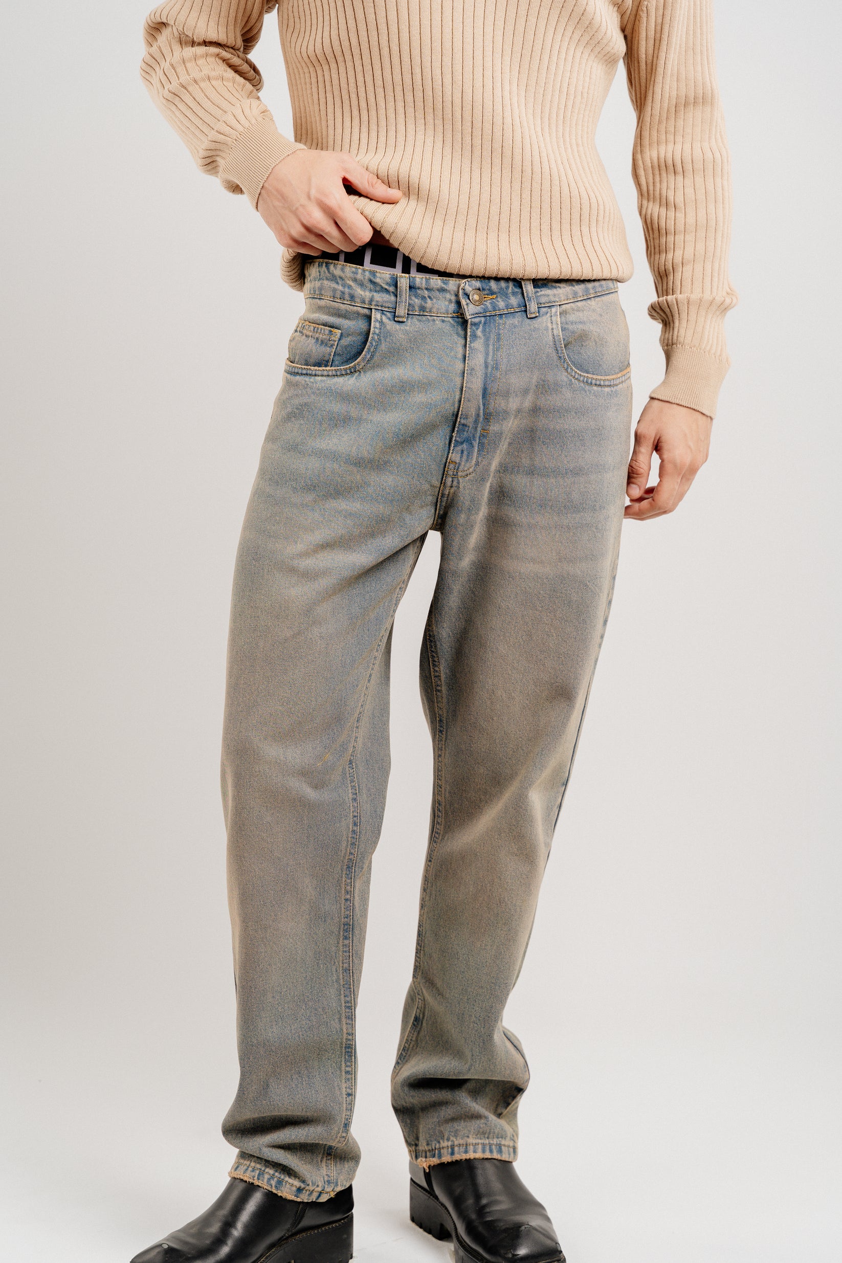 STRAIGHT FIT BEIGE DENIM JEANS – KNTD